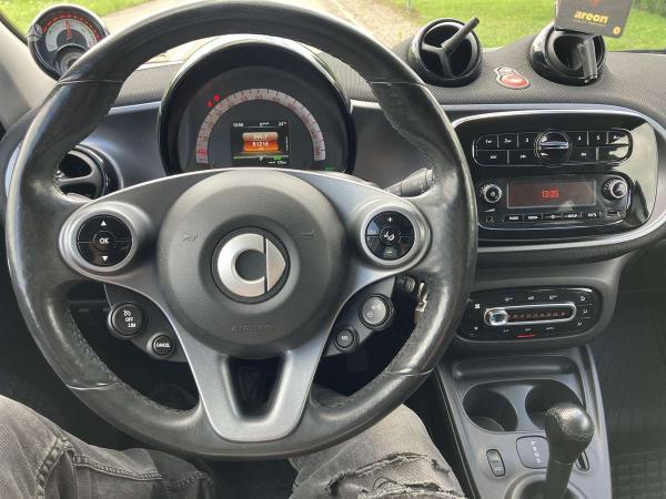 White Smart Forfour 2018 in Jurbarkas, with an engine capacity of 0.00 L and mileage of 81 thousand km for 6700 €, photo 9 on AUTOMOTO.COM.LV