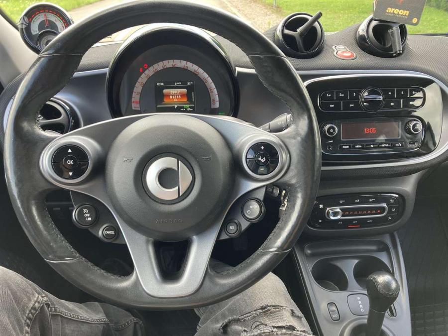 White Smart Forfour 2018 in Jurbarkas, with an engine capacity of 0.00 L and mileage of 81 thousand km for 6700 €, photo 10 on AUTOMOTO.COM.LV