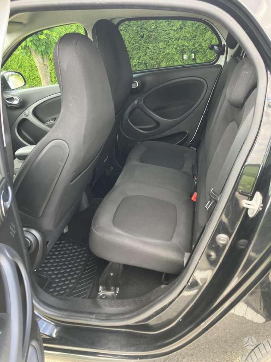 White Smart Forfour 2018 in Jurbarkas, with an engine capacity of 0.00 L and mileage of 81 thousand km for 6700 €, photo 11 on AUTOMOTO.COM.LV