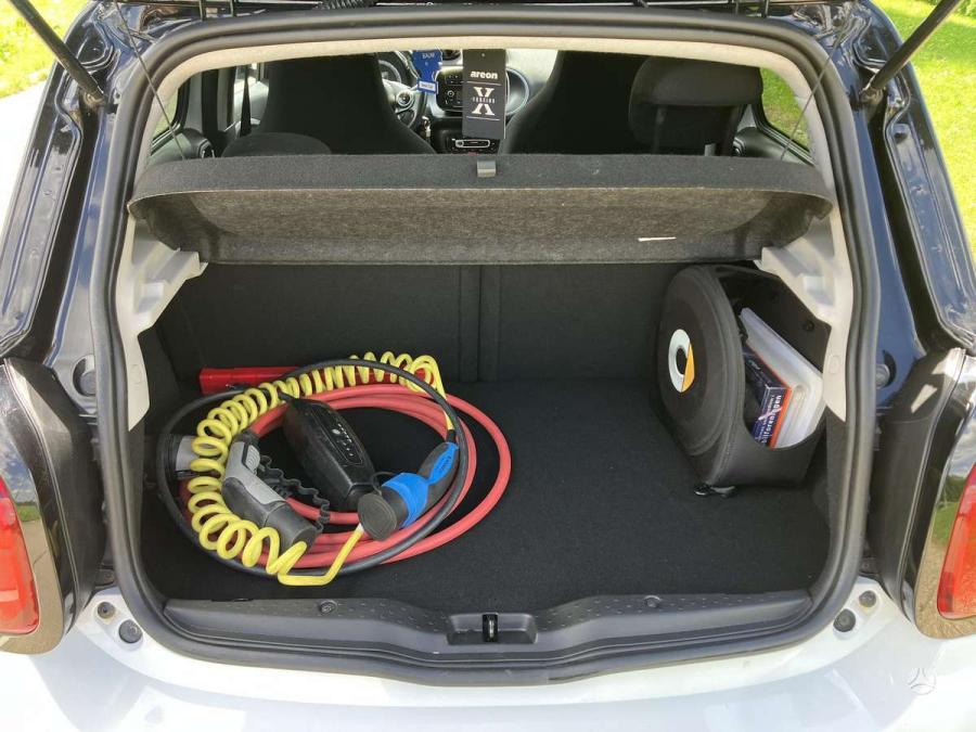 White Smart Forfour 2018 in Jurbarkas, with an engine capacity of 0.00 L and mileage of 81 thousand km for 6700 €, photo 12 on AUTOMOTO.COM.LV