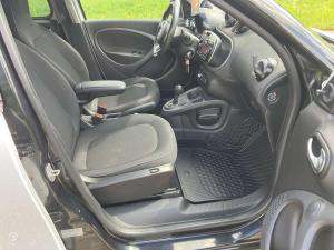 White Smart Forfour 2018 in Jurbarkas, with an engine capacity of 0.00 L and mileage of 81 thousand km for 6700 €, photo 13 on AUTOMOTO.COM.LV