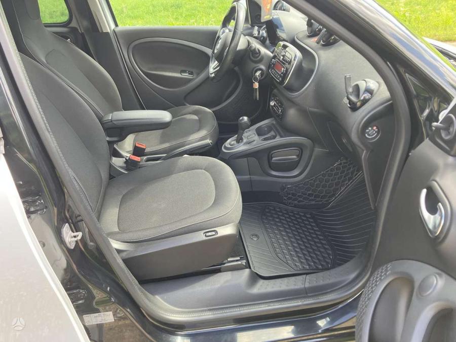 White Smart Forfour 2018 in Jurbarkas, with an engine capacity of 0.00 L and mileage of 81 thousand km for 6700 €, photo 13 on AUTOMOTO.COM.LV