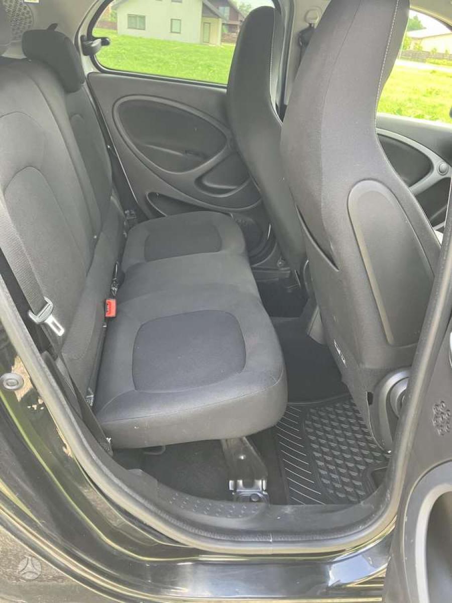 White Smart Forfour 2018 in Jurbarkas, with an engine capacity of 0.00 L and mileage of 81 thousand km for 6700 €, photo 14 on AUTOMOTO.COM.LV