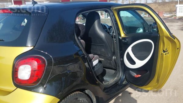 Yellow Smart Forfour 2015 in Riga, with an engine capacity of 0.90 L and mileage of 167 thousand km for 6200 €, photo 10 on AUTOMOTO.COM.LV