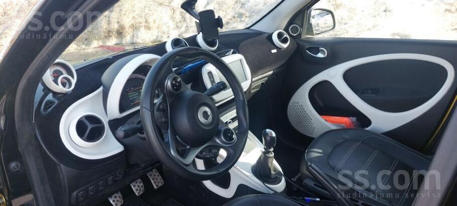 Yellow Smart Forfour 2015 in Riga, with an engine capacity of 0.90 L and mileage of 167 thousand km for 6200 €, photo 12 on AUTOMOTO.COM.LV