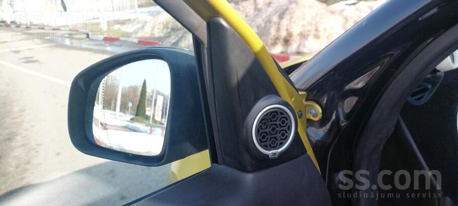 Yellow Smart Forfour 2015 in Riga, with an engine capacity of 0.90 L and mileage of 167 thousand km for 6200 €, photo 13 on AUTOMOTO.COM.LV