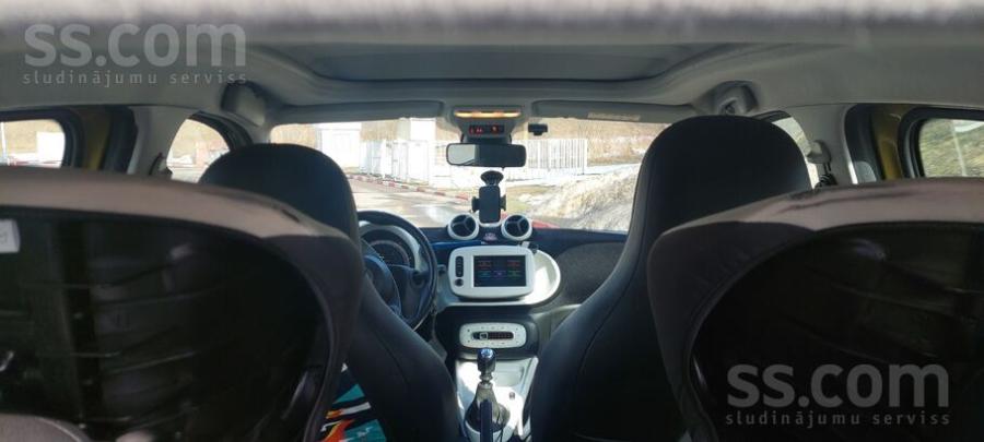 Yellow Smart Forfour 2015 in Riga, with an engine capacity of 0.90 L and mileage of 167 thousand km for 6200 €, photo 14 on AUTOMOTO.COM.LV