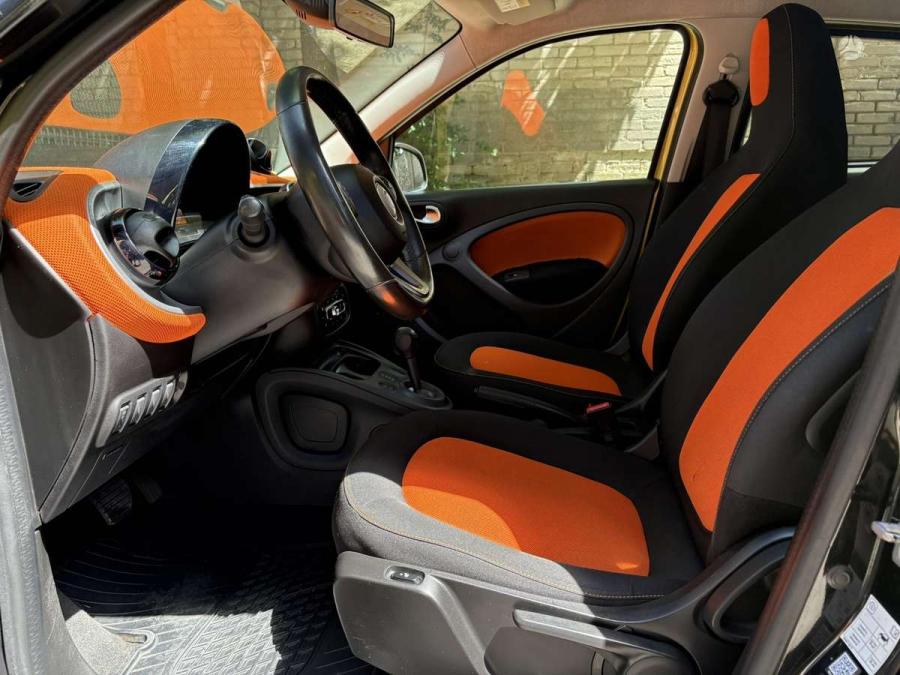 Yellow Smart Forfour 2017 in Vilnius, with an engine capacity of 1.00 L and mileage of 156 thousand km for 7500 €, photo 17 on AUTOMOTO.COM.LV