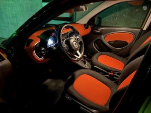 Yellow Smart Forfour 2017 in Vilnius, with an engine capacity of 1.00 L and mileage of 156 thousand km for 7500 €, photo 19 on AUTOMOTO.COM.LV