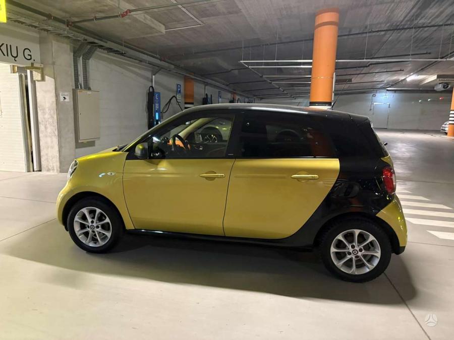 Yellow Smart Forfour 2017 in Vilnius, with an engine capacity of 1.00 L and mileage of 156 thousand km for 7200 €, photo 15 on AUTOMOTO.COM.LV