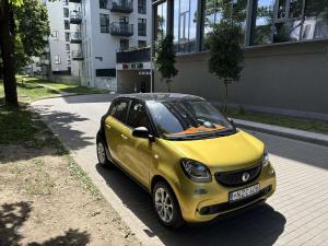 Yellow Smart Forfour 2017 in Vilnius, with an engine capacity of 1.00 L and mileage of 156 thousand km for 7200 €, photo 4 on AUTOMOTO.COM.LV