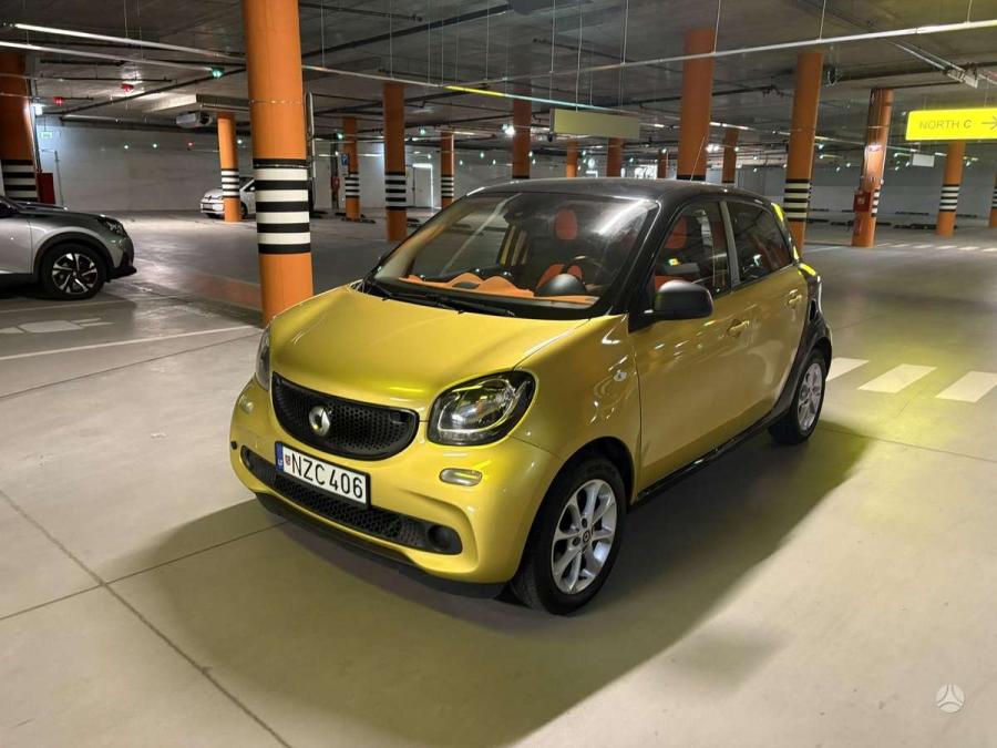 Yellow Smart Forfour 2017 in Vilnius, with an engine capacity of 1.00 L and mileage of 156 thousand km for 7200 €, photo 8 on AUTOMOTO.COM.LV