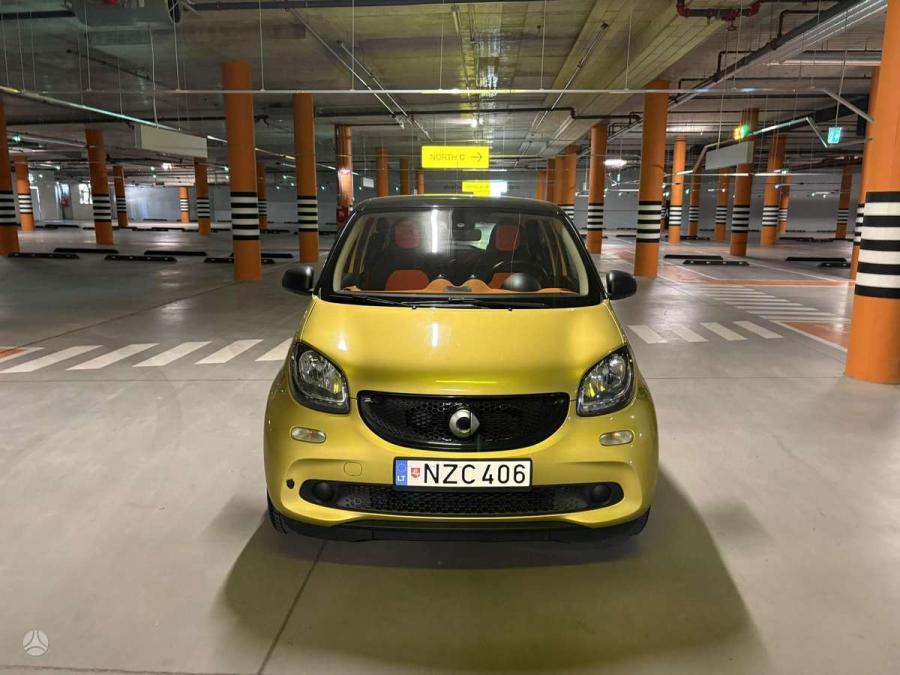 Yellow Smart Forfour 2017 in Vilnius, with an engine capacity of 1.00 L and mileage of 156 thousand km for 7200 €, photo 9 on AUTOMOTO.COM.LV