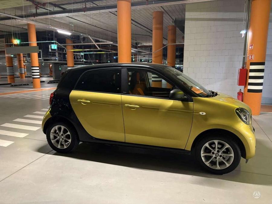 Yellow Smart Forfour 2017 in Vilnius, with an engine capacity of 1.00 L and mileage of 156 thousand km for 7200 €, photo 11 on AUTOMOTO.COM.LV