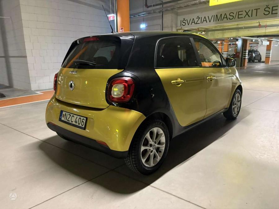 Yellow Smart Forfour 2017 in Vilnius, with an engine capacity of 1.00 L and mileage of 156 thousand km for 7200 €, photo 12 on AUTOMOTO.COM.LV