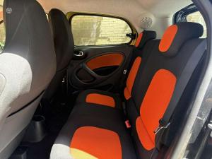 Yellow Smart Forfour 2017 in Vilnius, with an engine capacity of 1.00 L and mileage of 156 thousand km for 7200 €, photo 18 on AUTOMOTO.COM.LV