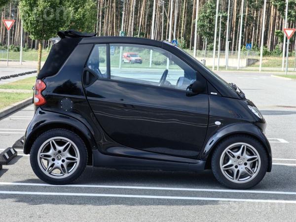 Black Smart Fortwo 2001 in Riga, with an engine capacity of 0.80 L and mileage of 145 thousand km for 1800 €, photo 4 on AUTOMOTO.COM.LV