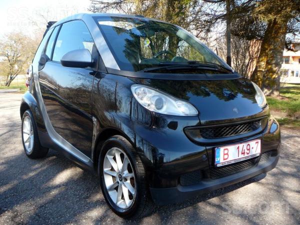Black Smart Fortwo 2008 in Cesis, with an engine capacity of 1.00 L and mileage of 159 thousand km for 2650 €, photo 4 on AUTOMOTO.COM.LV