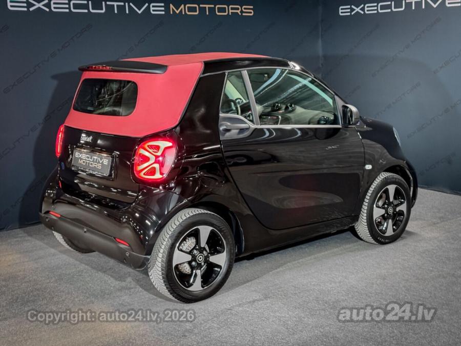 Melns Smart Fortwo 2022 Tallina, ar dzinēja tilpumu 0.00 L un nobraukumu 18 tūkst. km par 13499 €, foto 4 vietnē AUTOMOTO.COM.LV