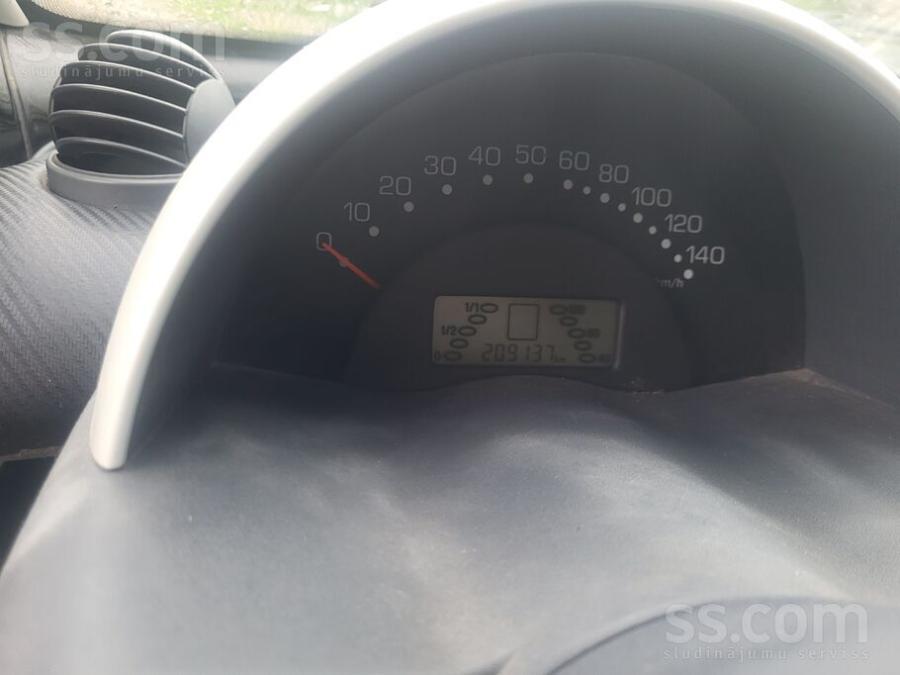 Black Smart Fortwo 2001 in Jekabpils, with an engine capacity of 0.60 L and mileage of 205 thousand km for 770 €, photo 5 on AUTOMOTO.COM.LV