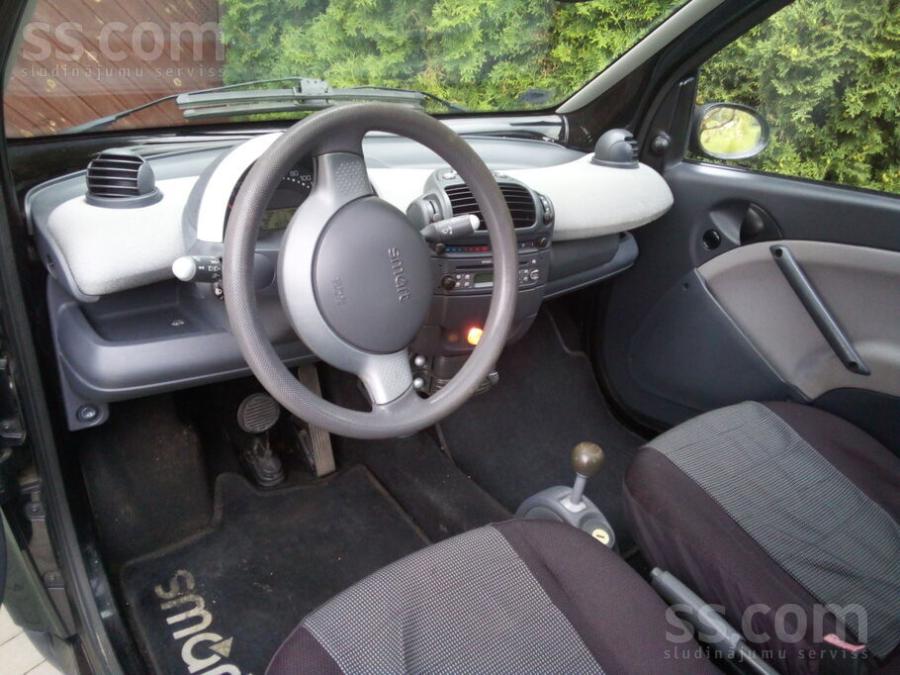 Black Smart Fortwo 2002 in Riga, with an engine capacity of 0.80 L and mileage of 180 thousand km for 200 €, photo 4 on AUTOMOTO.COM.LV