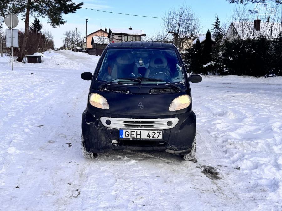 Black Smart Fortwo 2004 in Klaipeda, with an engine capacity of 0.60 L and mileage of 140 thousand km for 799 €, photo 1 on AUTOMOTO.COM.LV