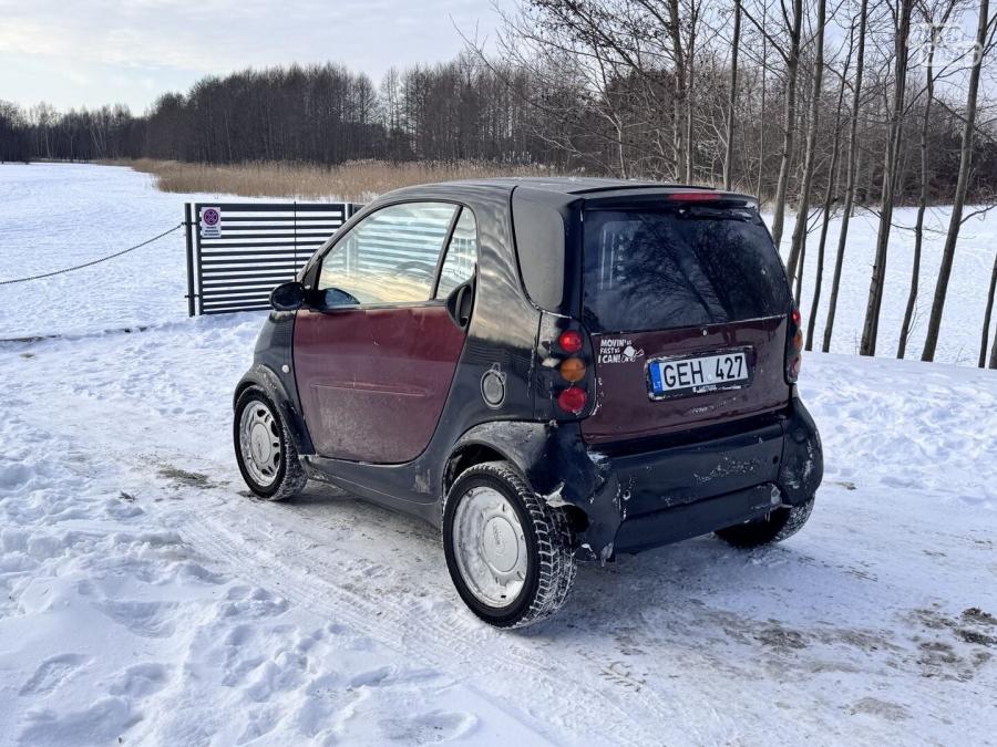 Black Smart Fortwo 2004 in Klaipeda, with an engine capacity of 0.60 L and mileage of 140 thousand km for 799 €, photo 7 on AUTOMOTO.COM.LV
