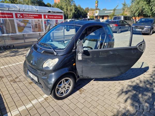 Black Smart Fortwo 2004 in Riga, with an engine capacity of 0.70 L and mileage of 124 thousand km for 1200 €, photo 1 on AUTOMOTO.COM.LV