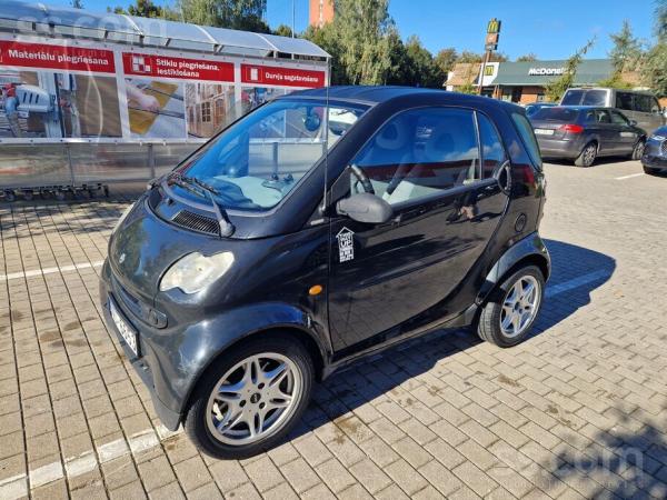 Black Smart Fortwo 2004 in Riga, with an engine capacity of 0.70 L and mileage of 124 thousand km for 1200 €, photo 2 on AUTOMOTO.COM.LV