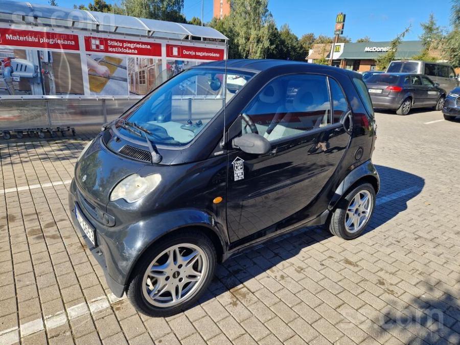 Black Smart Fortwo 2004 in Riga, with an engine capacity of 0.70 L and mileage of 124 thousand km for 1200 €, photo 3 on AUTOMOTO.COM.LV
