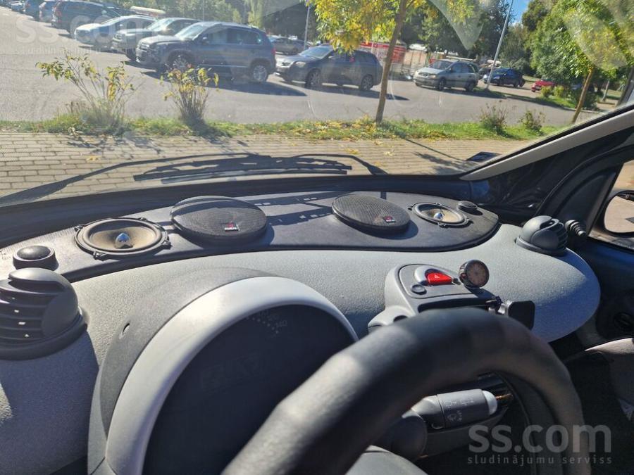 Black Smart Fortwo 2004 in Riga, with an engine capacity of 0.70 L and mileage of 124 thousand km for 1200 €, photo 8 on AUTOMOTO.COM.LV