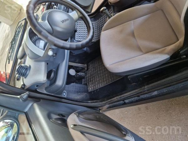 Black Smart Fortwo 2004 in Riga, with an engine capacity of 0.70 L and mileage of 124 thousand km for 1200 €, photo 10 on AUTOMOTO.COM.LV