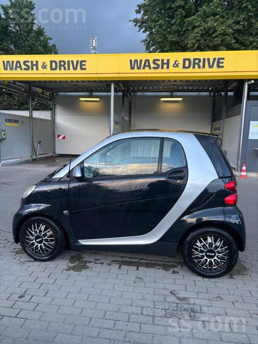 Black Smart Fortwo 2007 in Tukums, with an engine capacity of 0.80 L and mileage of 162 thousand km for 2800 €, photo 1 on AUTOMOTO.COM.LV