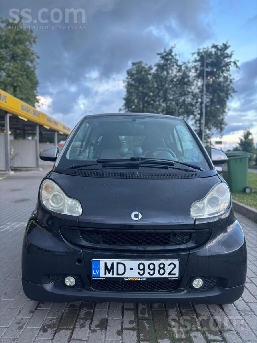 Black Smart Fortwo 2007 in Tukums, with an engine capacity of 0.80 L and mileage of 162 thousand km for 2800 €, photo 4 on AUTOMOTO.COM.LV