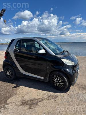Black Smart Fortwo 2007 in Tukums, with an engine capacity of 0.80 L and mileage of 162 thousand km for 2800 €, photo 5 on AUTOMOTO.COM.LV