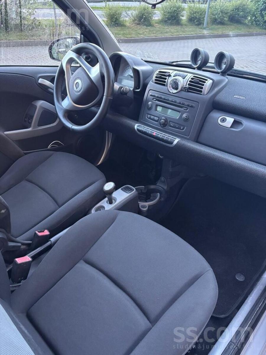 Black Smart Fortwo 2007 in Tukums, with an engine capacity of 0.80 L and mileage of 162 thousand km for 2800 €, photo 7 on AUTOMOTO.COM.LV