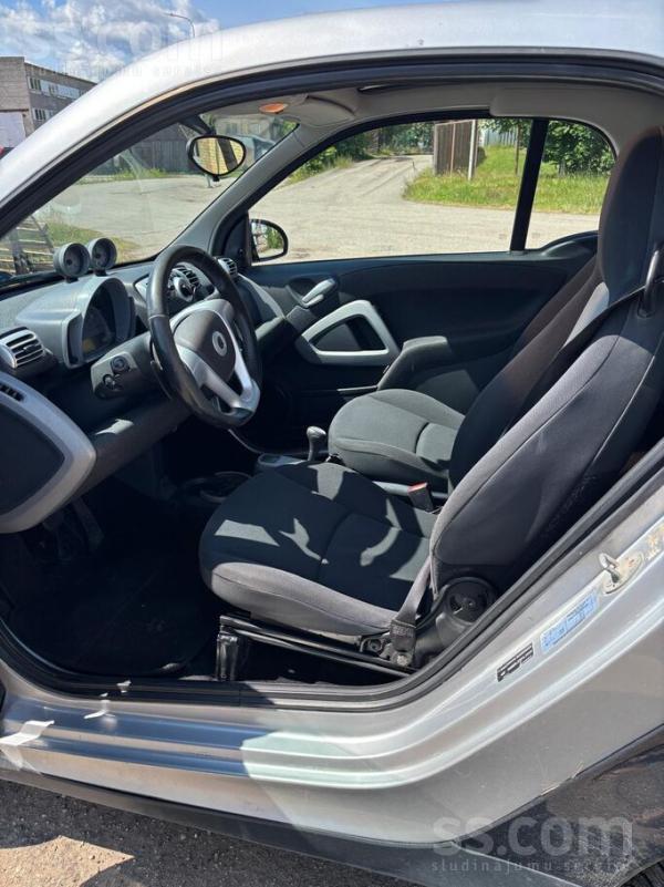 Black Smart Fortwo 2007 in Tukums, with an engine capacity of 0.80 L and mileage of 162 thousand km for 2800 €, photo 7 on AUTOMOTO.COM.LV