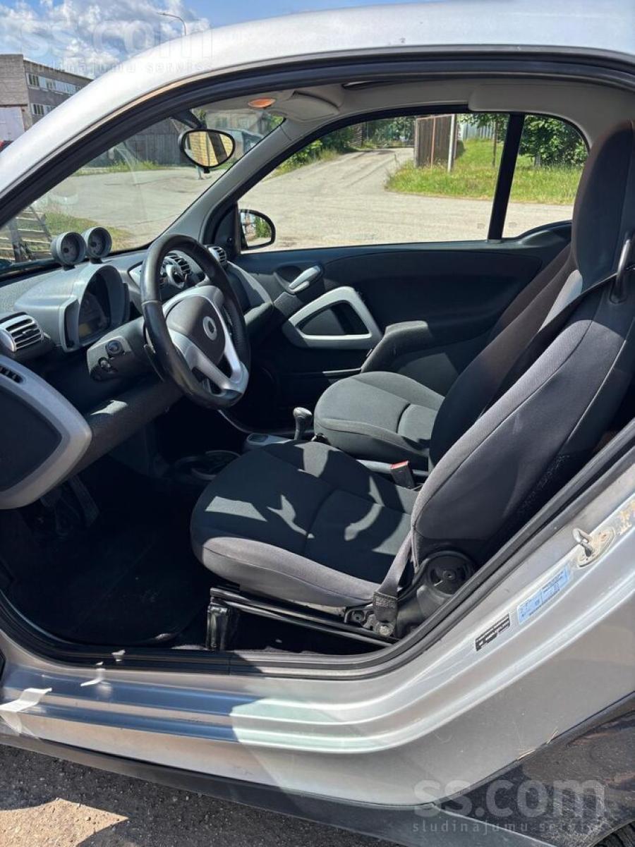 Black Smart Fortwo 2007 in Tukums, with an engine capacity of 0.80 L and mileage of 162 thousand km for 2800 €, photo 8 on AUTOMOTO.COM.LV