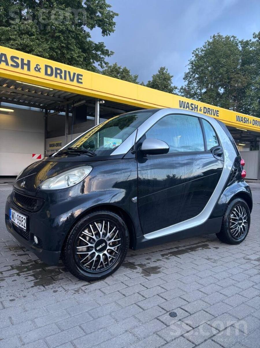 Black Smart Fortwo 2007 in Tukums, with an engine capacity of 0.80 L and mileage of 162 thousand km for 2800 €, photo 12 on AUTOMOTO.COM.LV