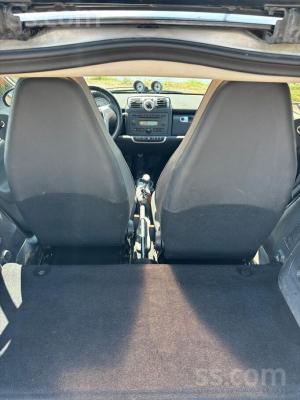 Black Smart Fortwo 2007 in Tukums, with an engine capacity of 0.80 L and mileage of 162 thousand km for 2800 €, photo 15 on AUTOMOTO.COM.LV
