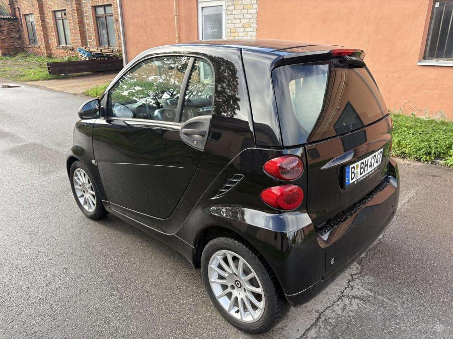 Melns Smart Fortwo 2011 Panevēža, ar dzinēja tilpumu 1.00 L un nobraukumu 215 tūkst. km par 2899 €, foto 4 vietnē AUTOMOTO.COM.LV