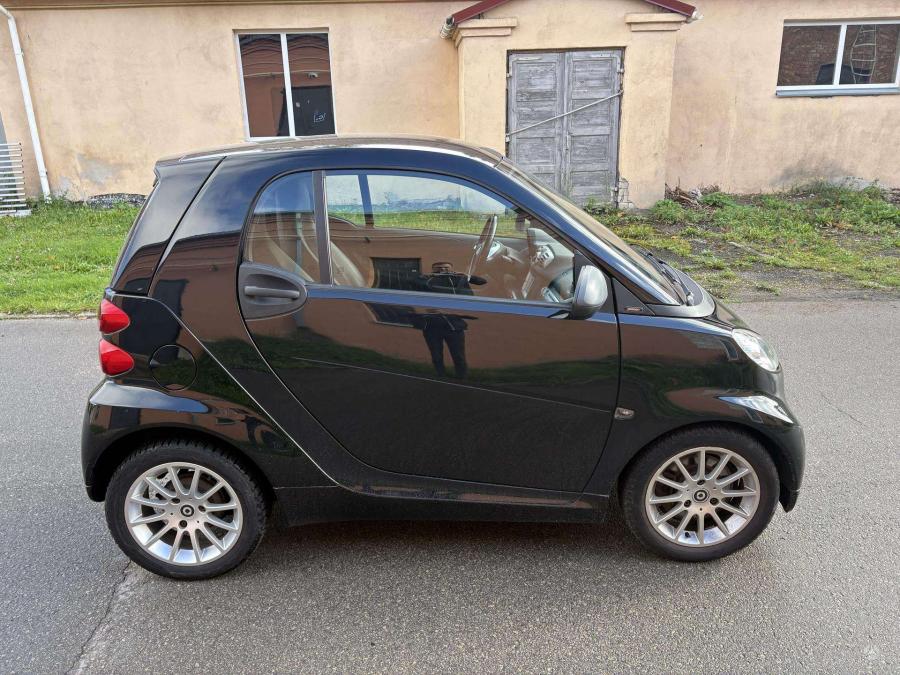 Melns Smart Fortwo 2011 Panevēža, ar dzinēja tilpumu 1.00 L un nobraukumu 215 tūkst. km par 2899 €, foto 7 vietnē AUTOMOTO.COM.LV