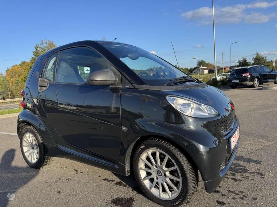 Black Smart Fortwo 2012 in Vilnius, with an engine capacity of 1.00 L and mileage of 90 thousand km for 3850 €, photo 4 on AUTOMOTO.COM.LV