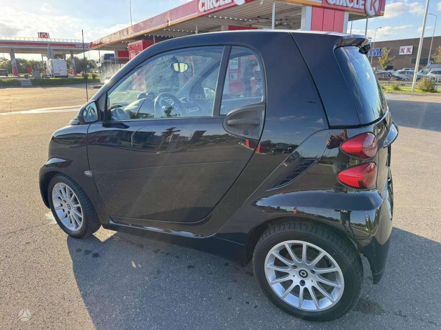 Black Smart Fortwo 2012 in Vilnius, with an engine capacity of 1.00 L and mileage of 90 thousand km for 3850 €, photo 9 on AUTOMOTO.COM.LV
