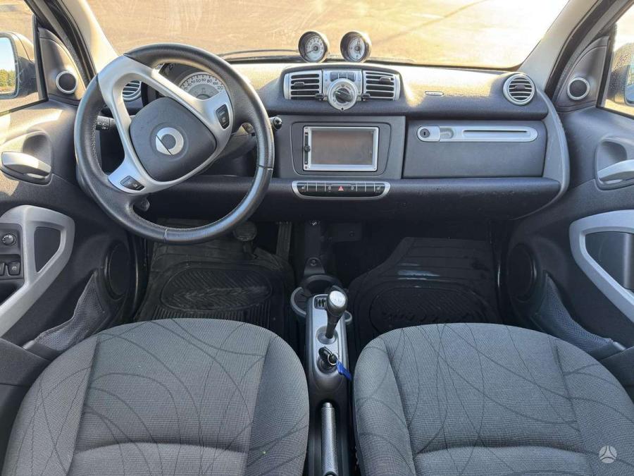 Black Smart Fortwo 2012 in Vilnius, with an engine capacity of 1.00 L and mileage of 90 thousand km for 3850 €, photo 15 on AUTOMOTO.COM.LV