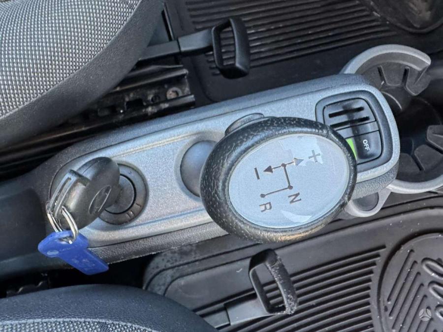 Black Smart Fortwo 2012 in Vilnius, with an engine capacity of 1.00 L and mileage of 90 thousand km for 3850 €, photo 22 on AUTOMOTO.COM.LV