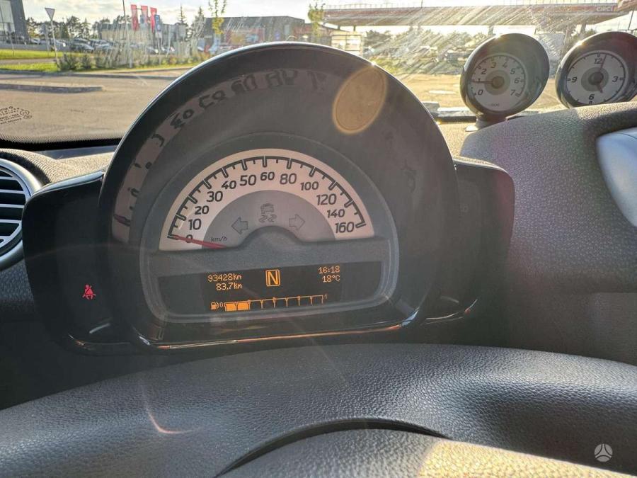 Black Smart Fortwo 2012 in Vilnius, with an engine capacity of 1.00 L and mileage of 90 thousand km for 3850 €, photo 27 on AUTOMOTO.COM.LV