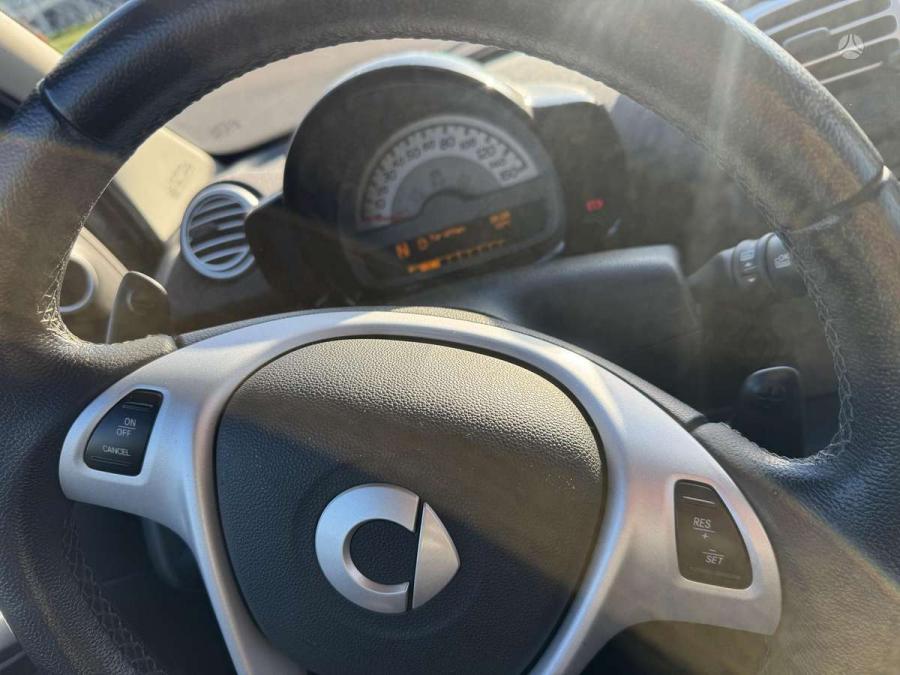 Black Smart Fortwo 2012 in Vilnius, with an engine capacity of 1.00 L and mileage of 90 thousand km for 3850 €, photo 34 on AUTOMOTO.COM.LV