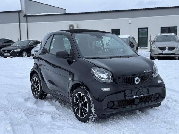 Black Smart Fortwo 2018 in Siauliai, with an engine capacity of 0.00 L and mileage of 46 thousand km for 7700 €, photo 3 on AUTOMOTO.COM.LV