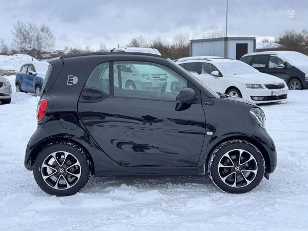 Black Smart Fortwo 2018 in Siauliai, with an engine capacity of 0.00 L and mileage of 46 thousand km for 7700 €, photo 7 on AUTOMOTO.COM.LV
